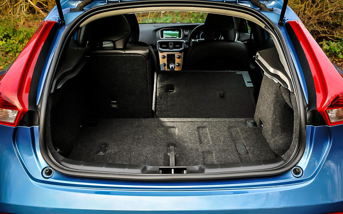 Volvo V40 Cross Country D4 review | Autocar