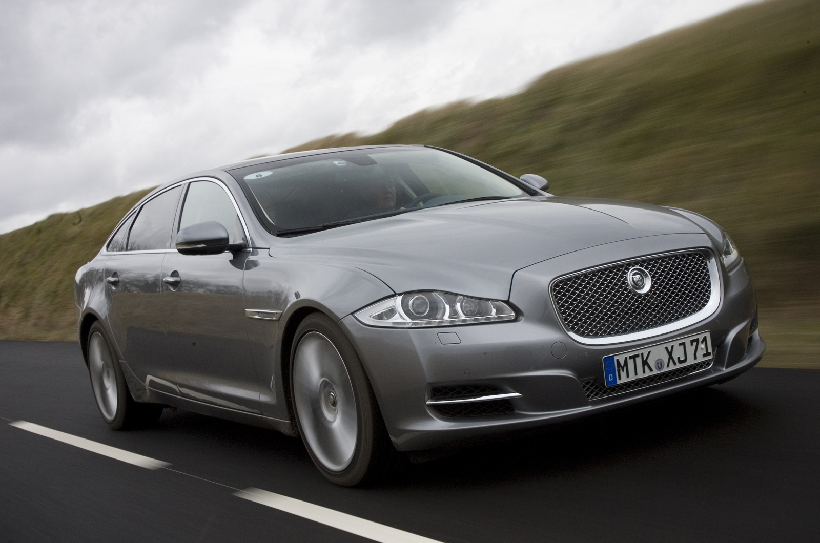 Jaguar XJ 3.0D V6 Portfolio LWB | Autocar