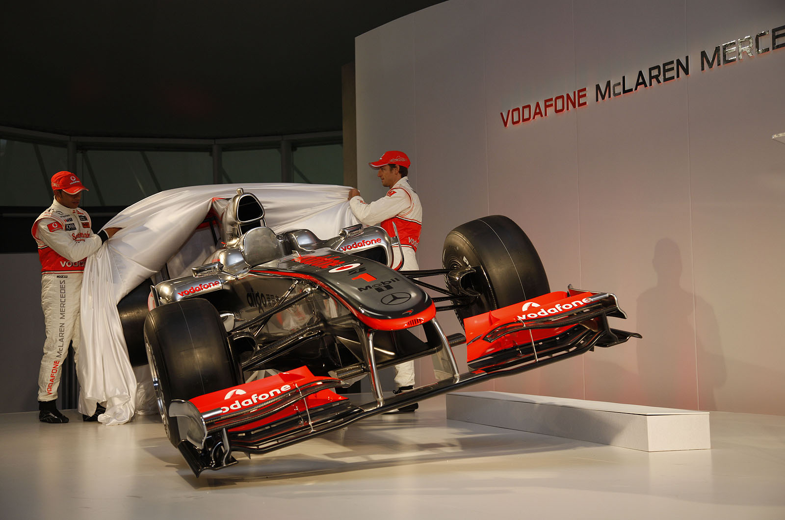 McLaren launches new F1 car | Autocar