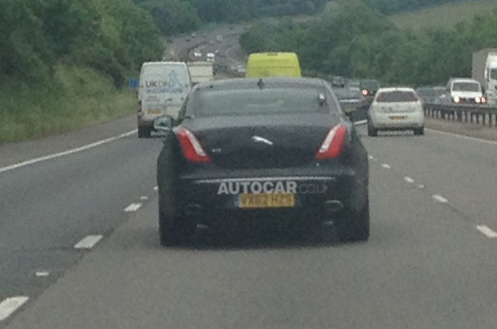 Next generation Jaguar XJ prototype spotted testing