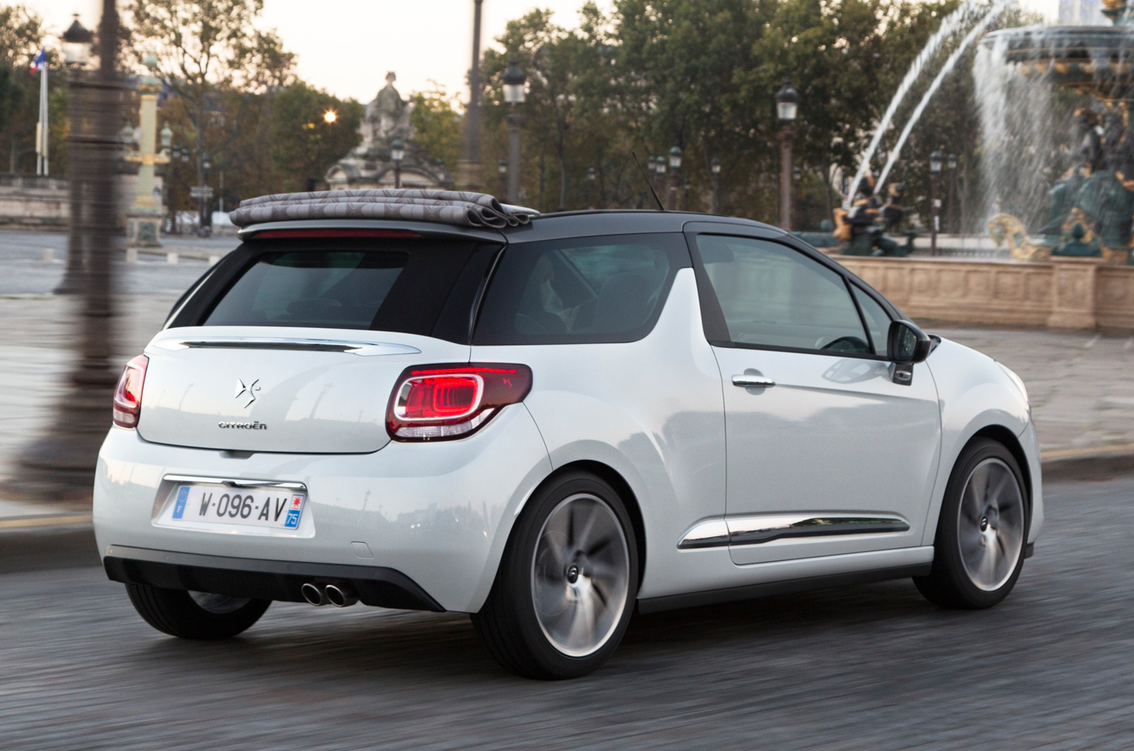 2015 Citroen DS3 Cabrio THP 165 DSport review | Autocar