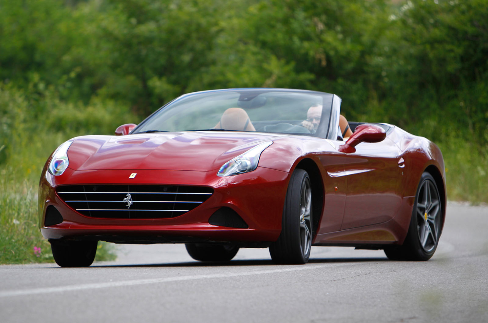 2014 Ferrari California T unveiled with updated interior and exterior ...