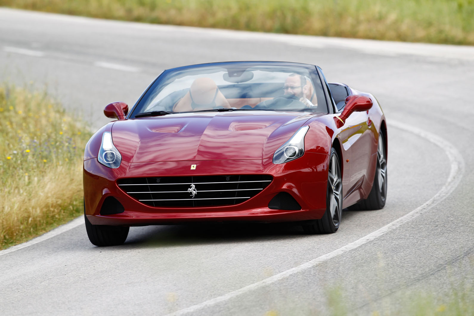2014 Ferrari California T unveiled with updated interior and exterior ...