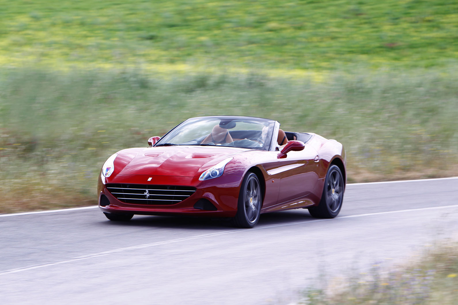 2014 Ferrari California T unveiled with updated interior and exterior ...