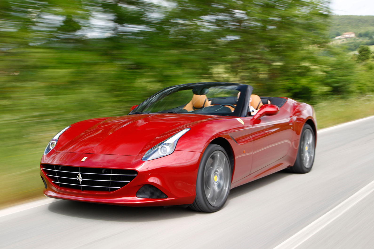 2014 Ferrari California T unveiled with updated interior and exterior ...