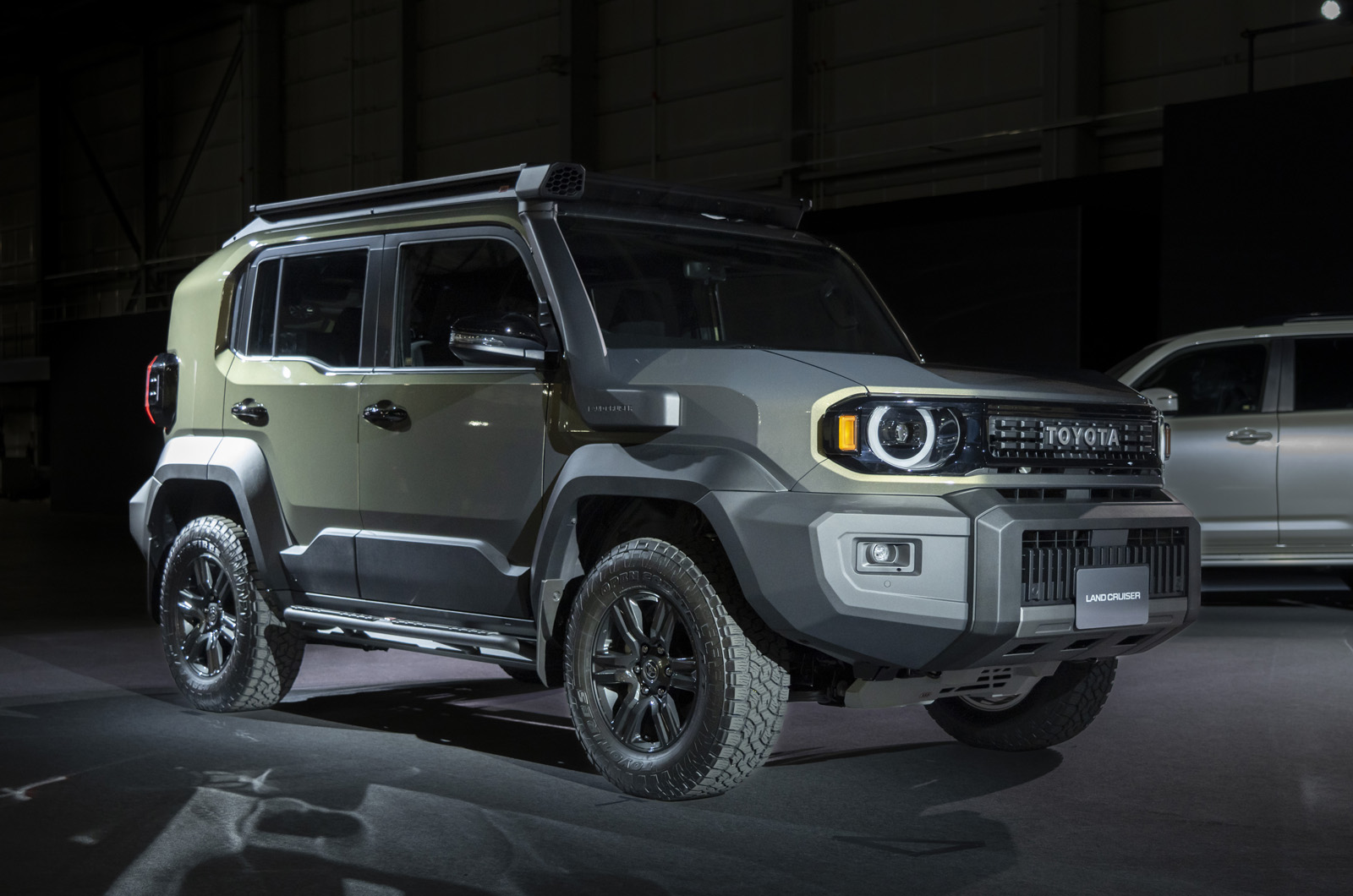 Toyota Land Cruiser FJ revealed as petrol-powered Defender 90 rival ...