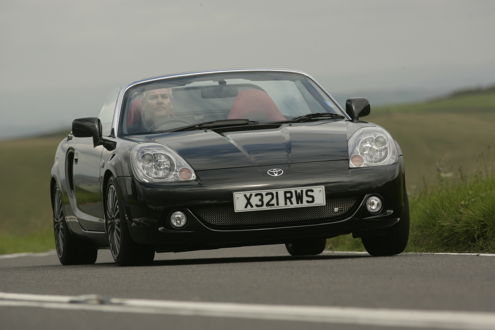 Toyota MR2: roof down, mid-engine fun for £3000 - carwitter