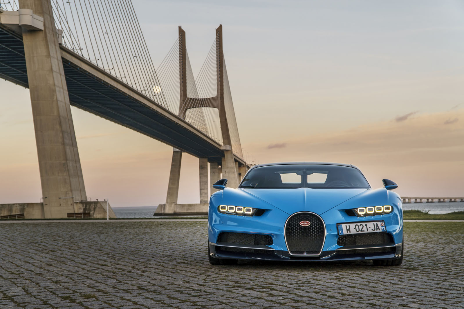 Bugatti Chiron gallery: the numbers behind the £2.5 million hypercar ...