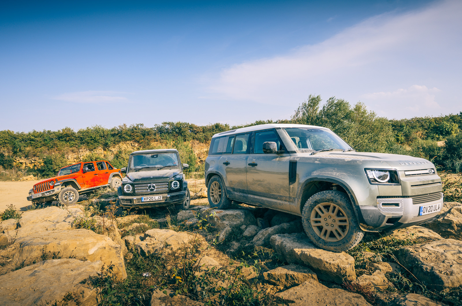 Video: New Land Rover Defender vs Jeep Wrangler and Mercedes G-Class ...