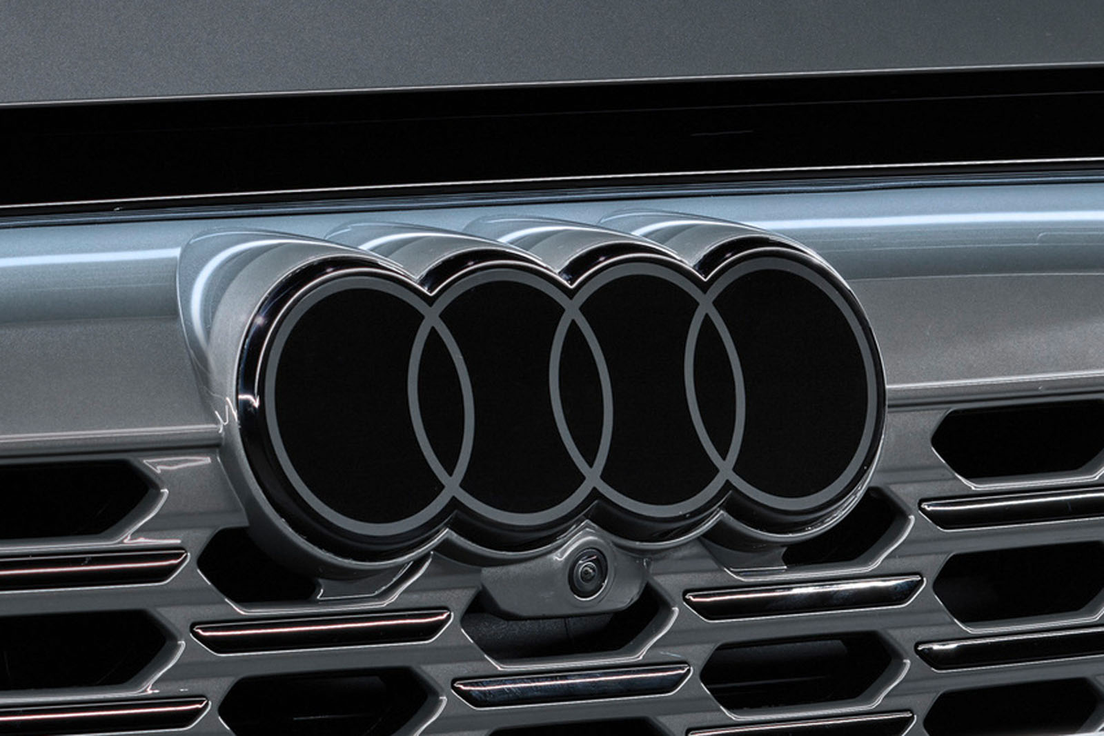 New Audi Logo The New Audi Q7's High Class Design And Versatile