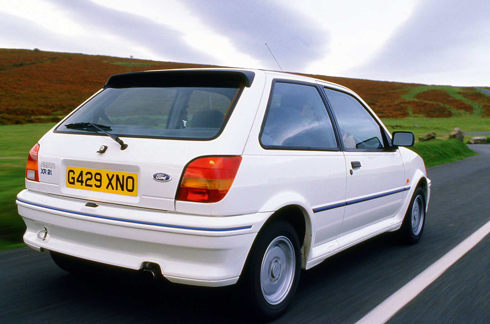 Ford Fiesta XR2i vs Peugeot 205 GTI - Throwback Thursday | Autocar