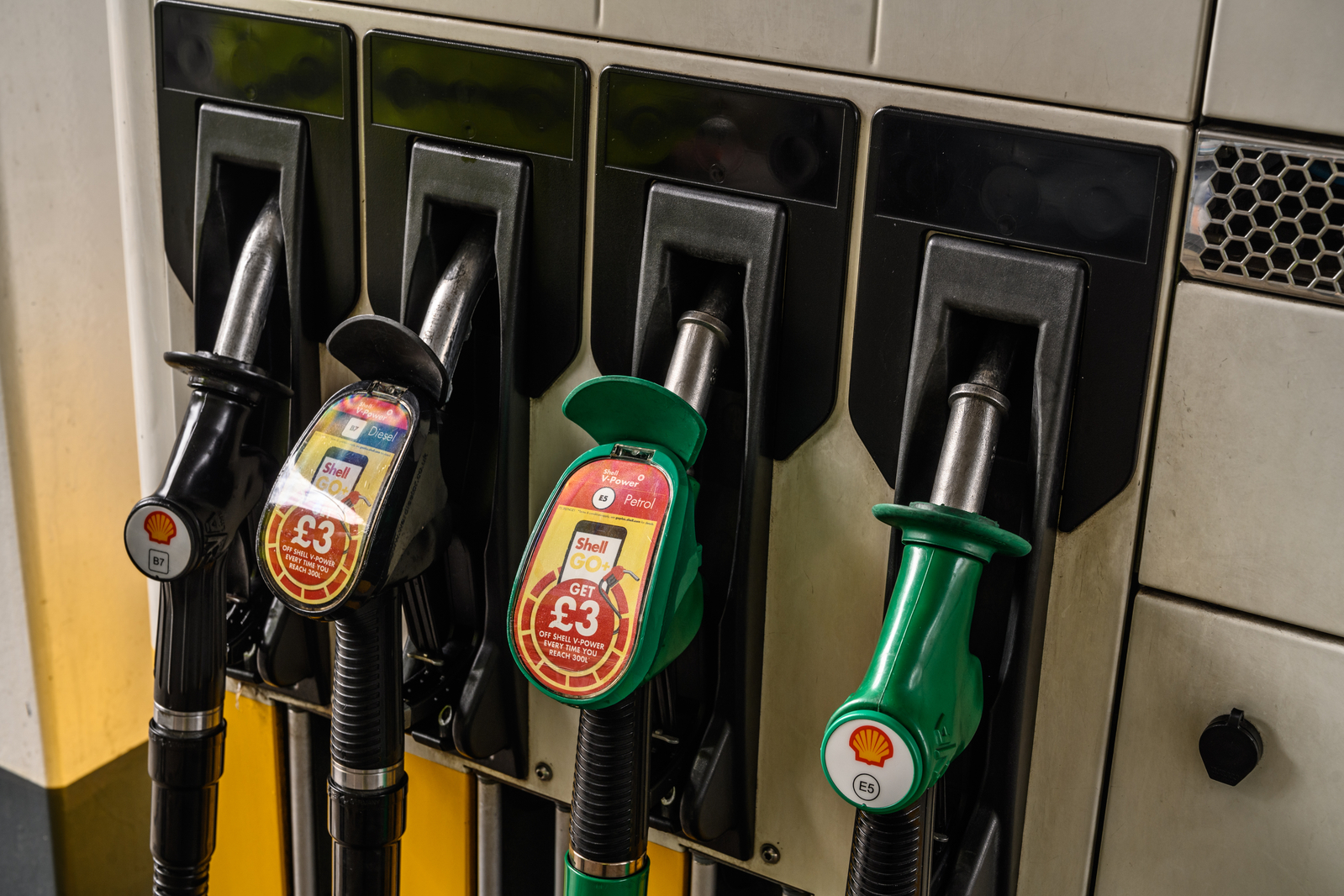 Updated: What is the impact of a UK ban on Russian oil? | Autocar