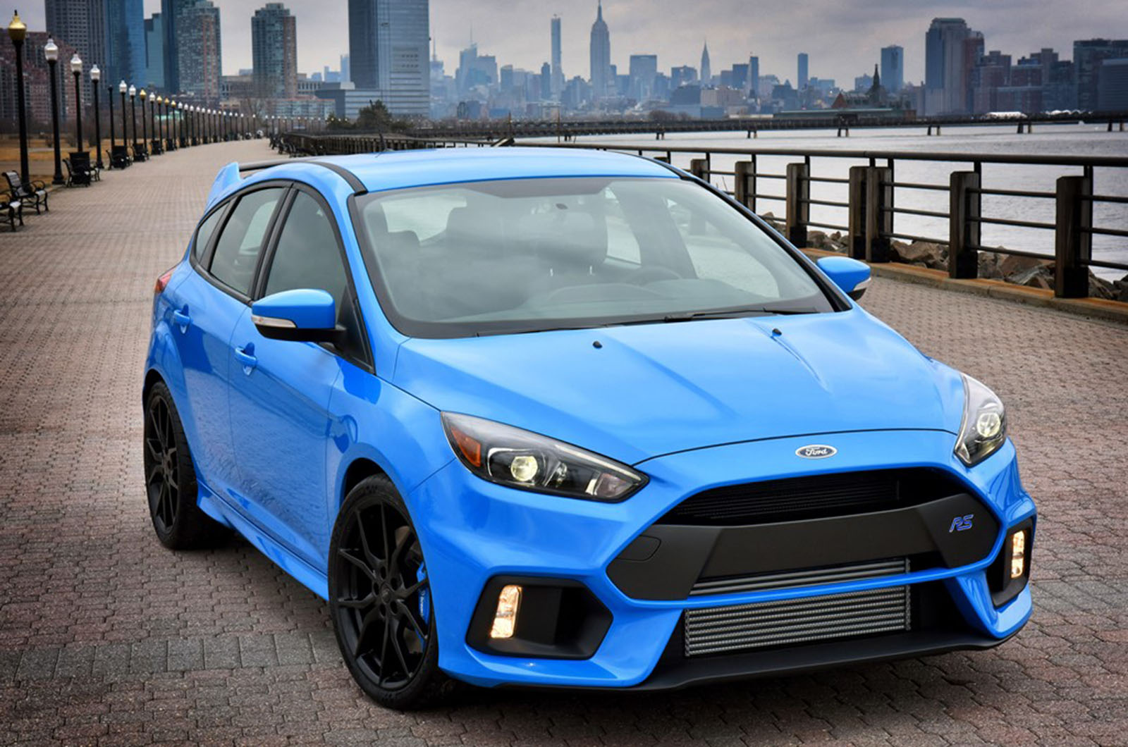 2016 Ford Focus RS - engine, on-sale date and new video