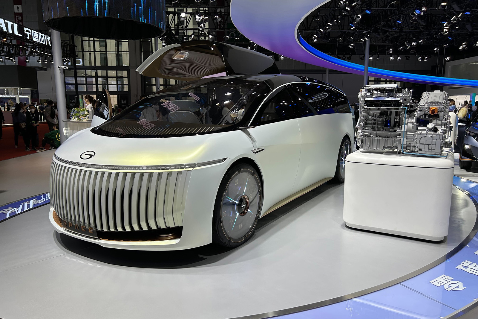 Chinese firm GAC unveils hydrogen-powered MPV concept | Autocar