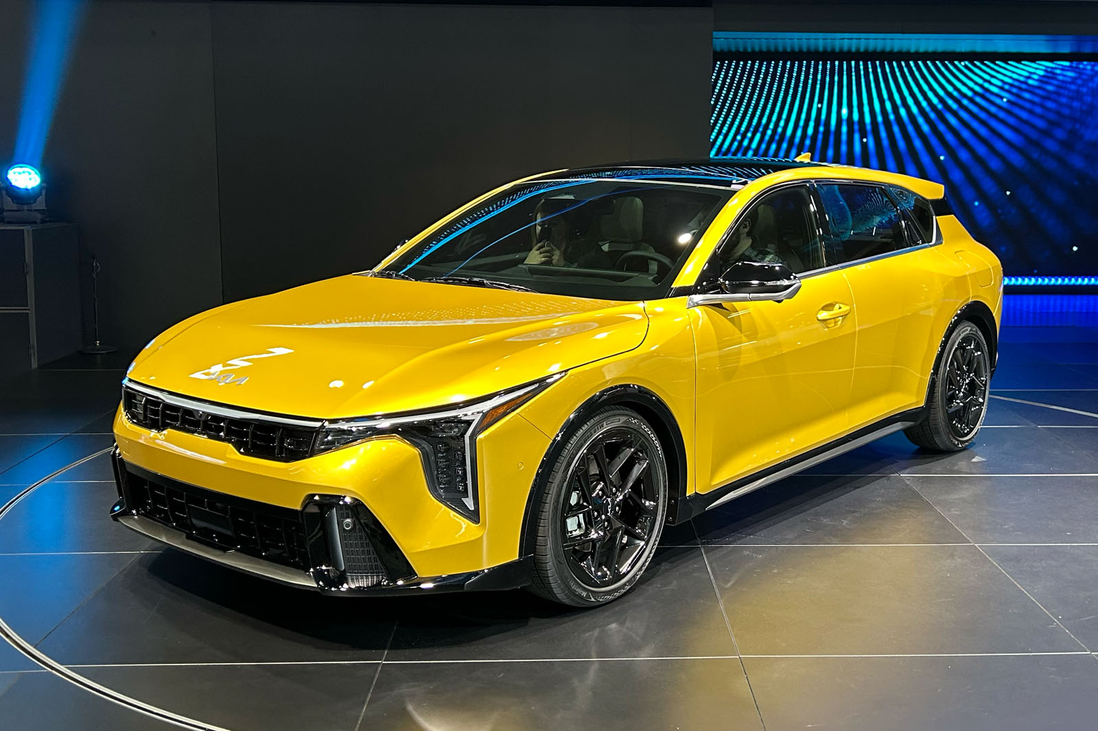 2025 Kia K4 is striking petrol hatchback that will take on VW Golf ...