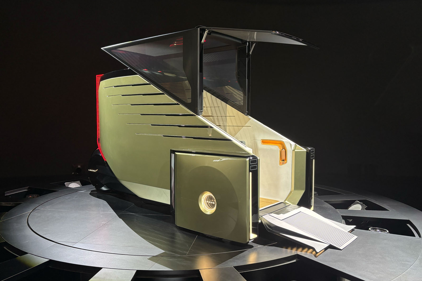 Lexus Micro LS revealed as self-driving luxury car for one - WSG ...