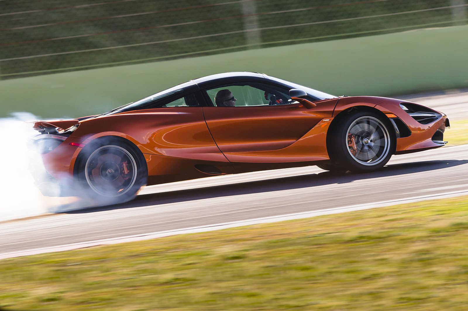 McLaren Automotive sells 3286 cars, makes £9.2m in 2016 | Autocar