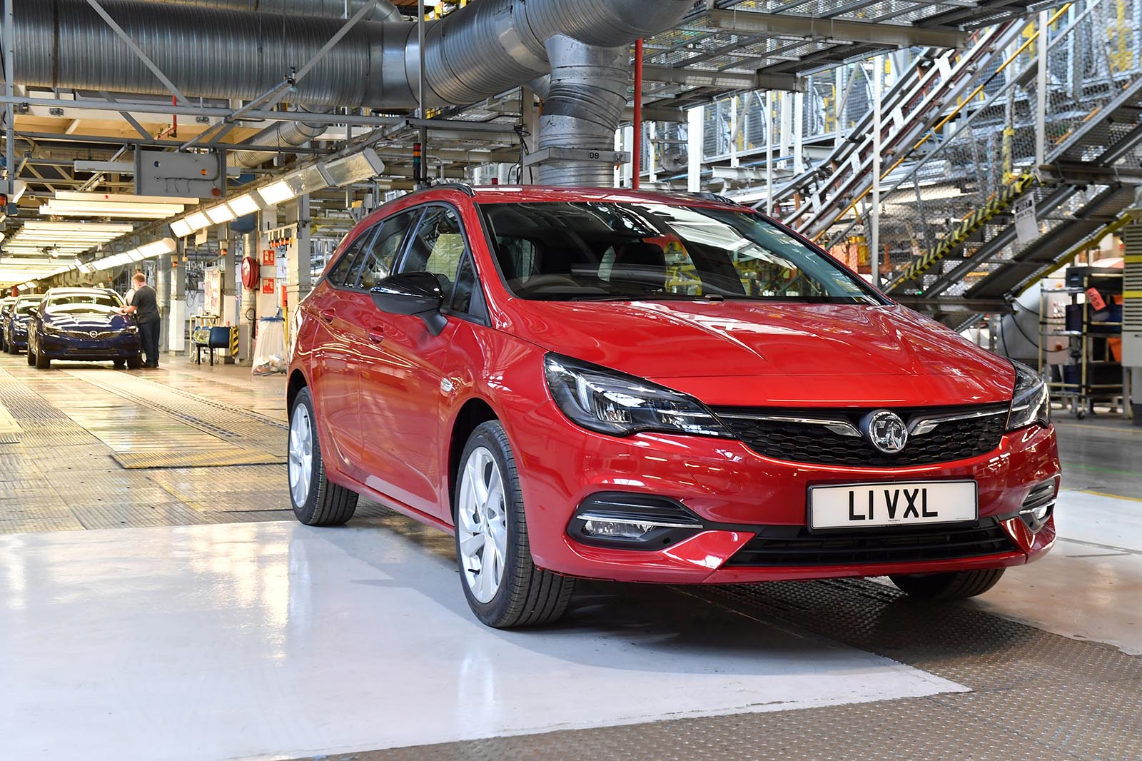 Final British-built Vauxhall Astra rolls off line at Ellesmere Port ...