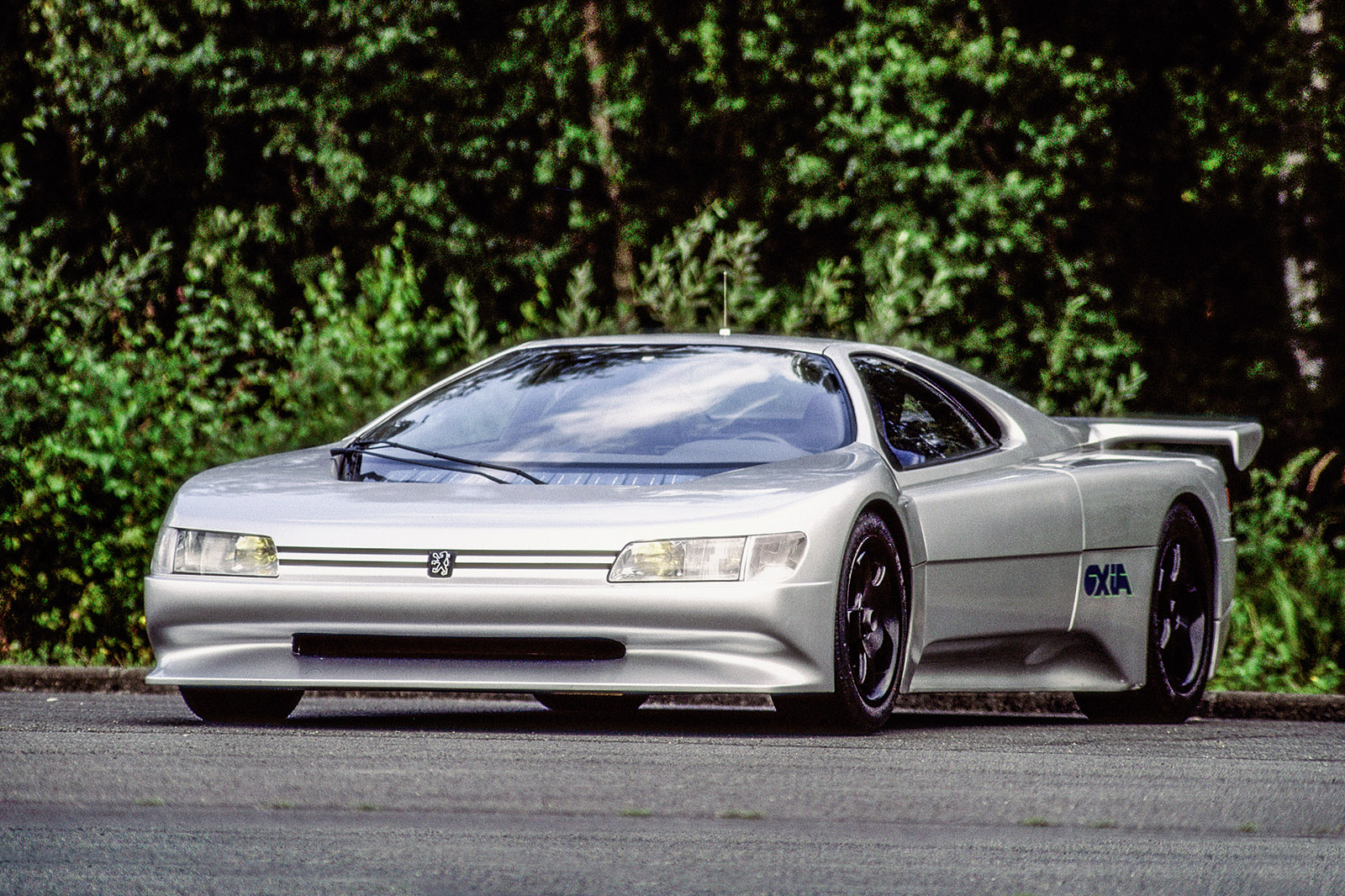 Peugeot's conceptual Ferrari rival, 21 September 1988 - Throwback ...