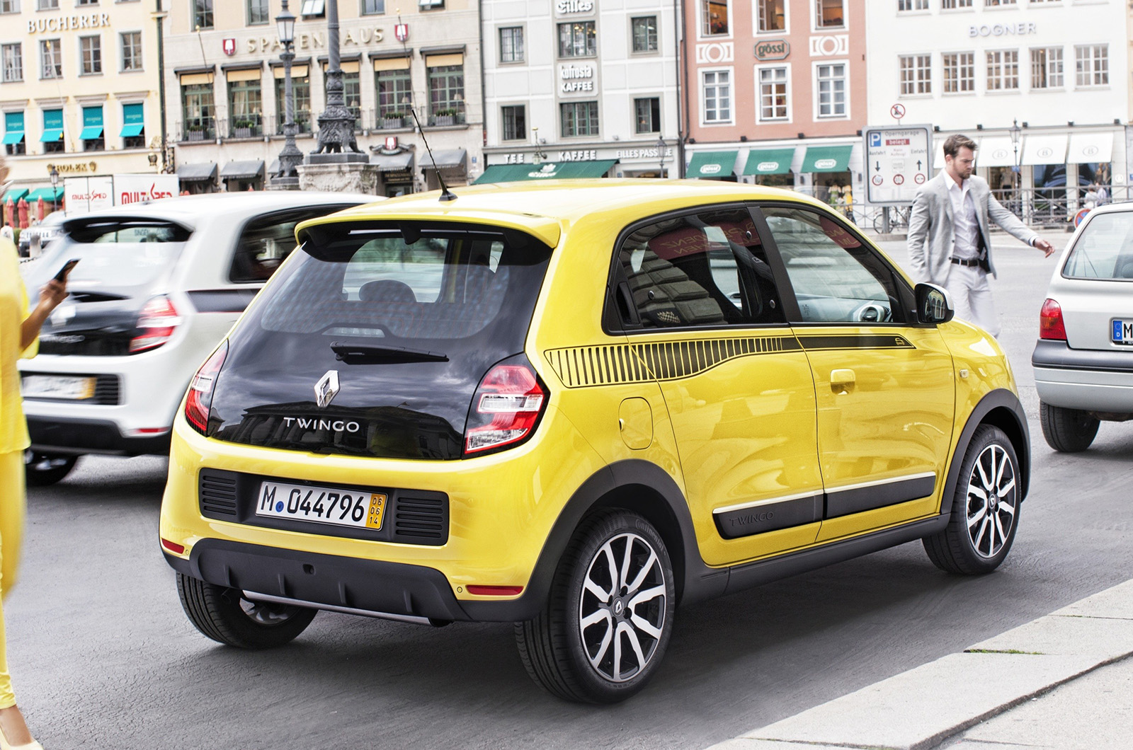 Leaked: Renault's new rear-engine, RWD Twingo hatchback to battle the ...