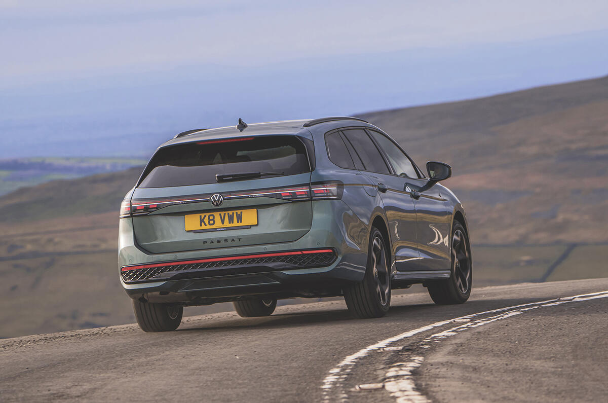 Volkswagen Passat Review 2025, Price & Specs | Autocar