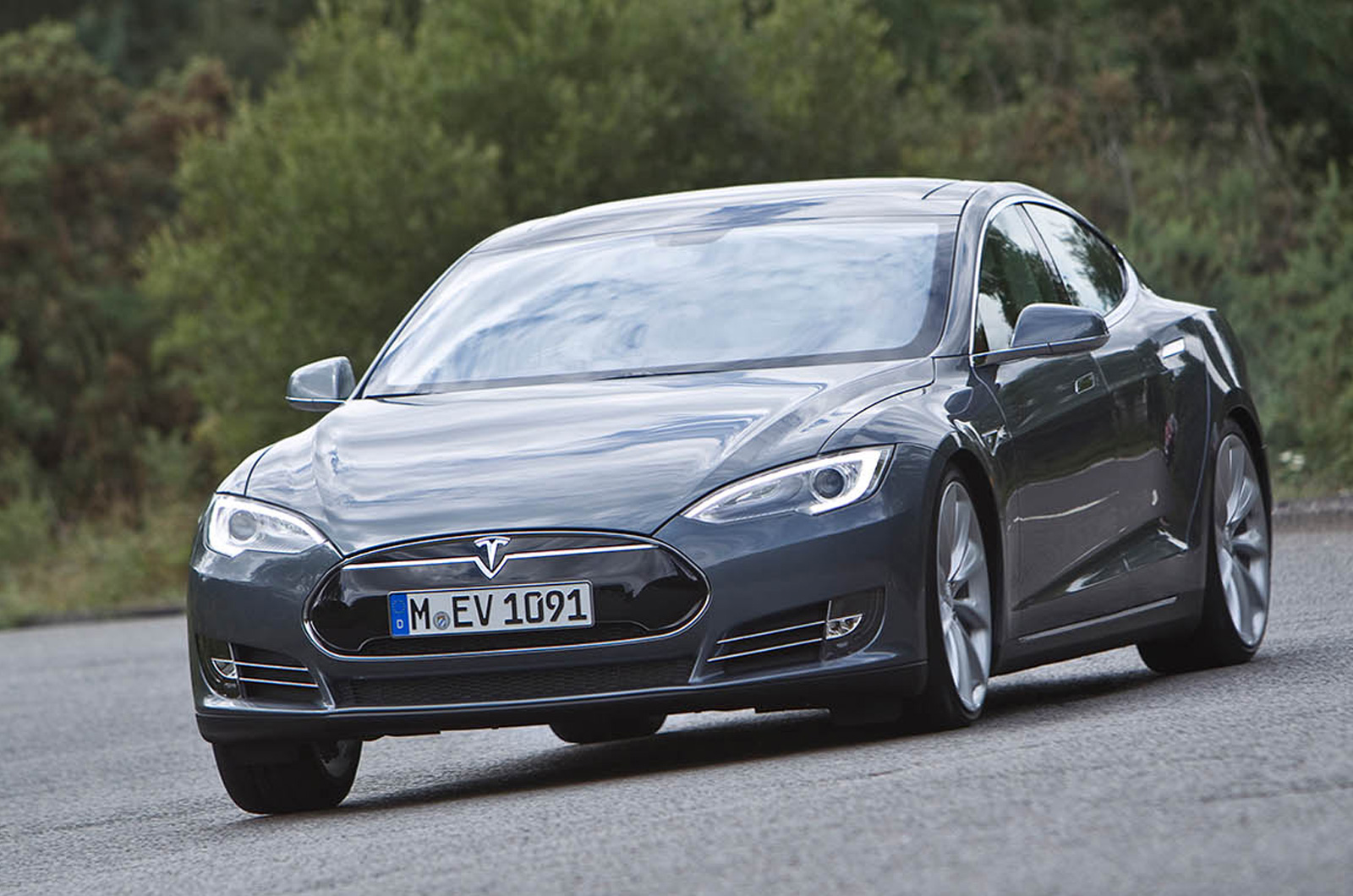 Four-wheel-drive Tesla Model S planned | Autocar
